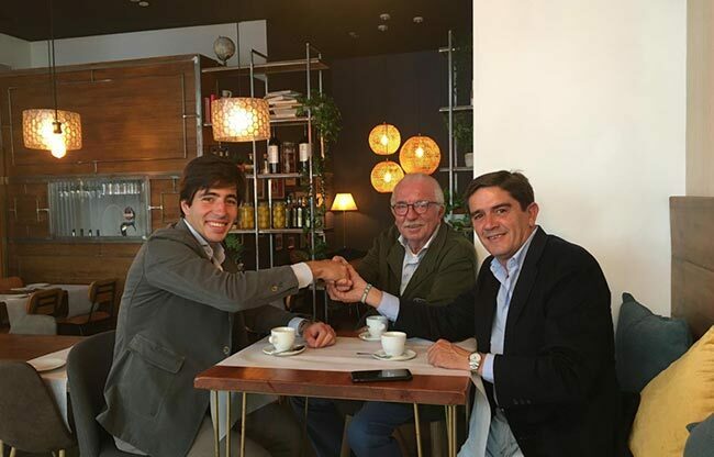 Álvaro Lorenzo, apoderado por Pedro Rodríguez Tamayo y Santiago Ellauri ...