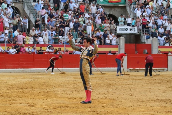 El magisterio de El Juli y la rotundidad de Tomás Rufo, a hombros en ...