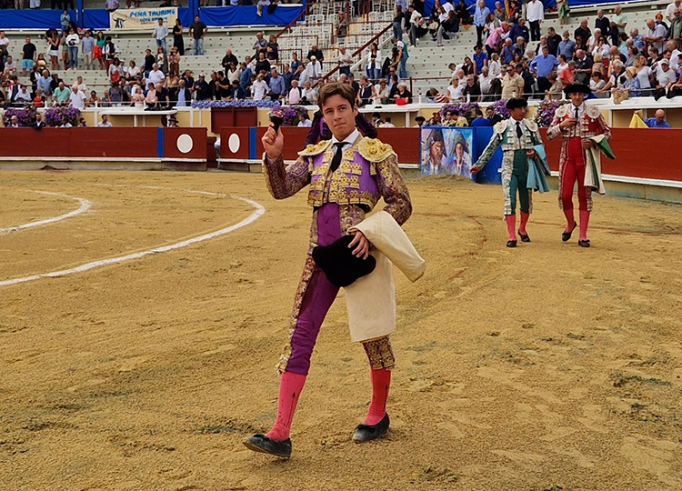 Víctor Hernández y Christian Parejo, a oreja por 'coleta' en la ...