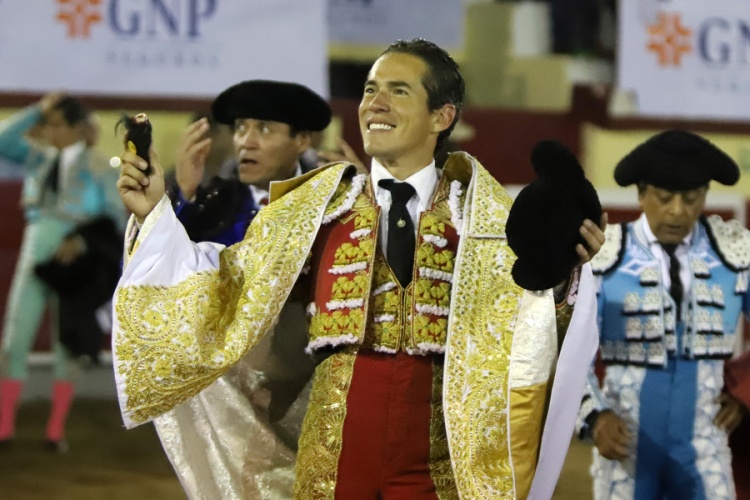 Silveti, única oreja en San Luis Potosí en una tarde en maestro de El ...