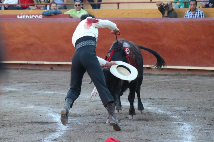 David Galán homenajea a su padre 30 años después en Cadereyta ...