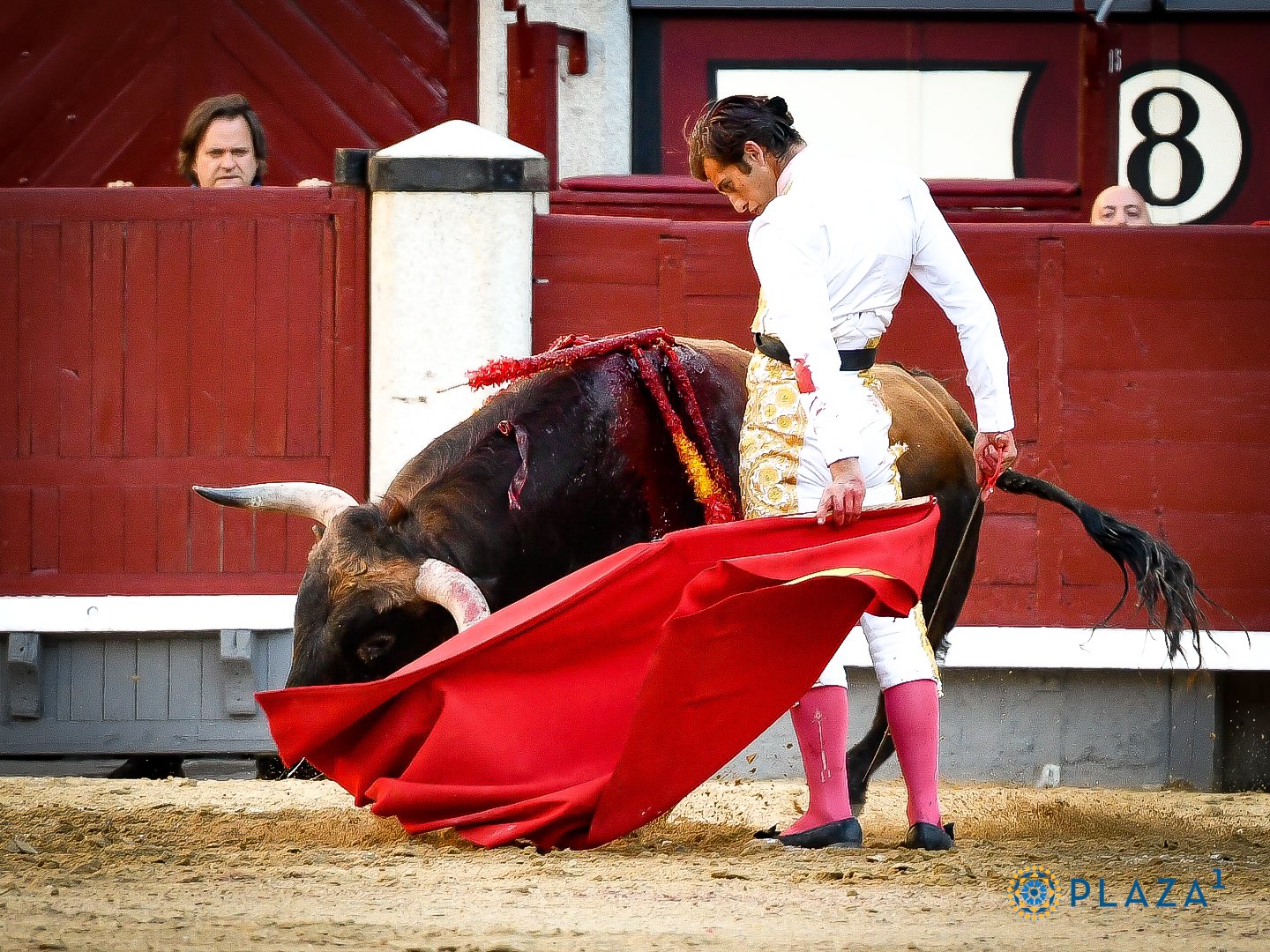 Madrid: Alcalde y Rojo, ovacionados en una tarde a vueltas con el ...